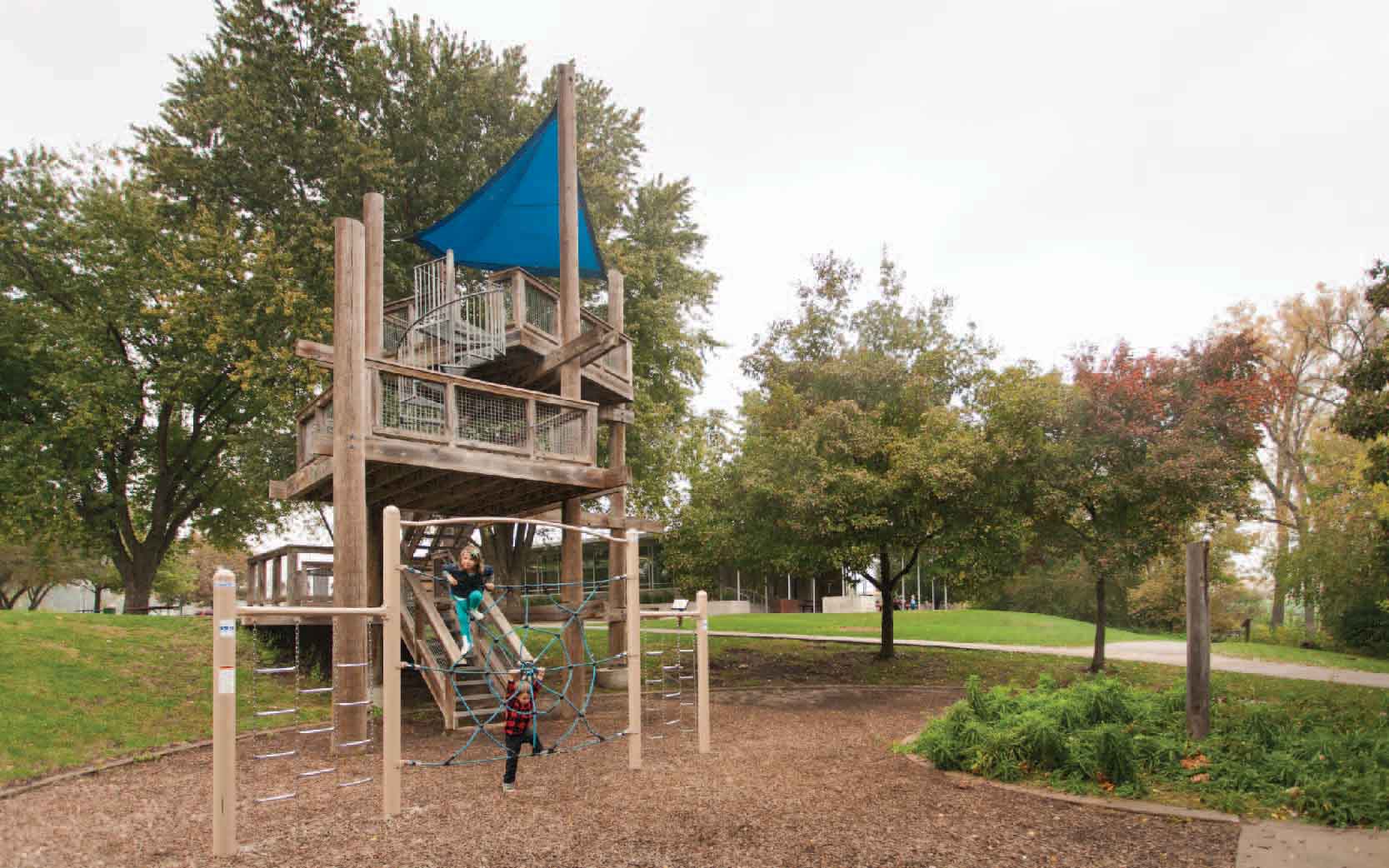 Des Moines, Iowa | 10 Awesome Playgrounds & Natural Playscapes